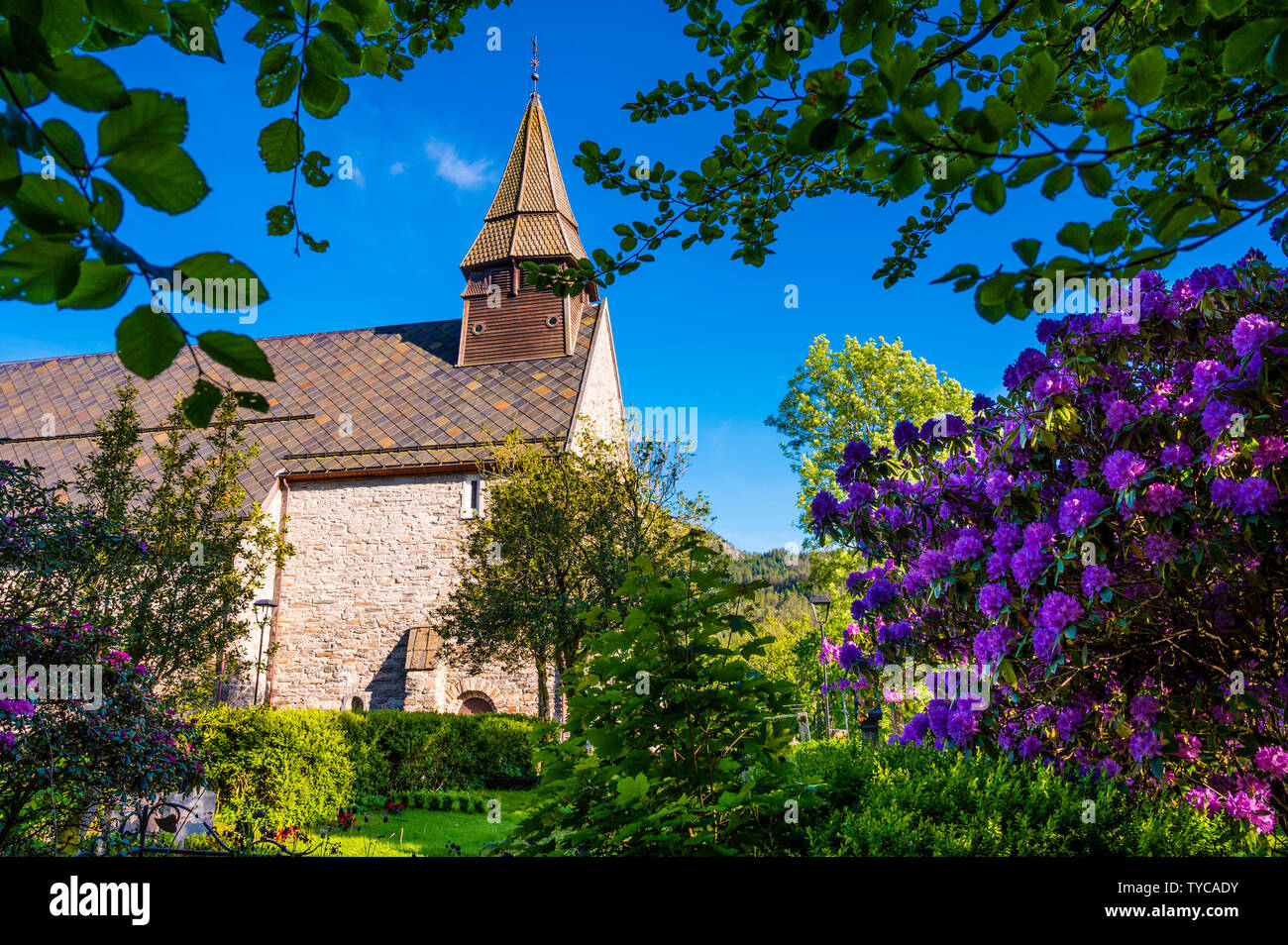 Old stone church hi-res stock photography and images - Alamy