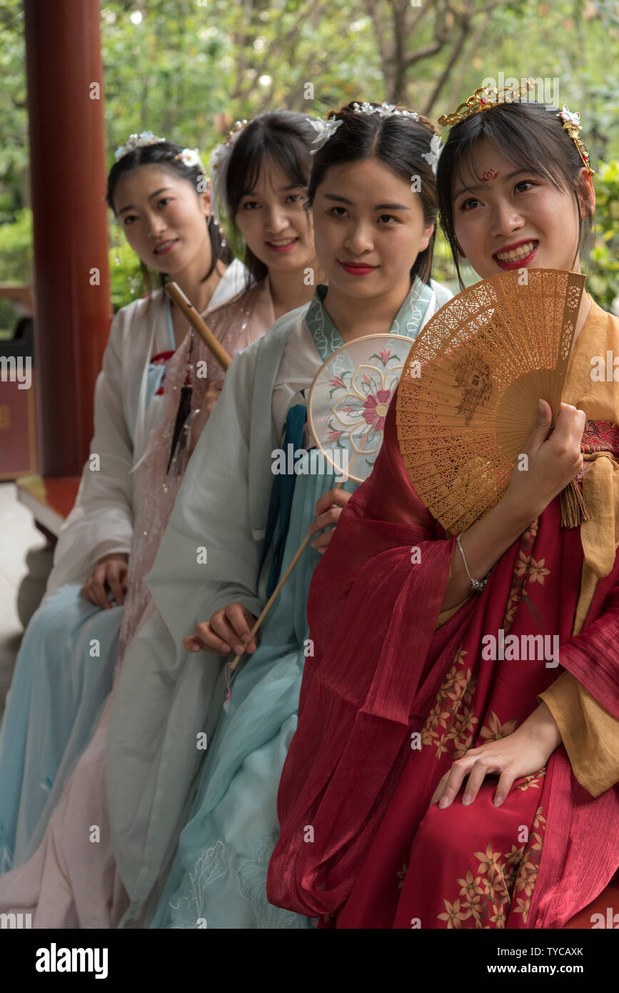 China clothing women traditional hi-res stock photography and images ...