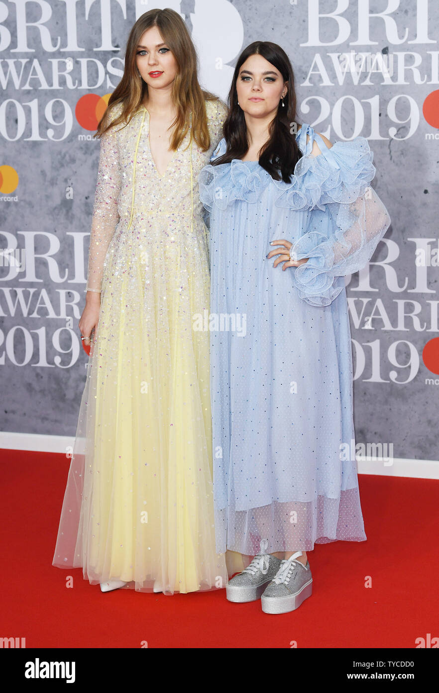 Swedish singers Klara Soderberg and Johanna Soderberg from First aid ...