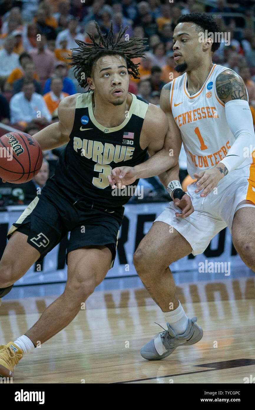 Purdue's guard Carsen Edwards (3) dribbles past Tennessee's guard ...