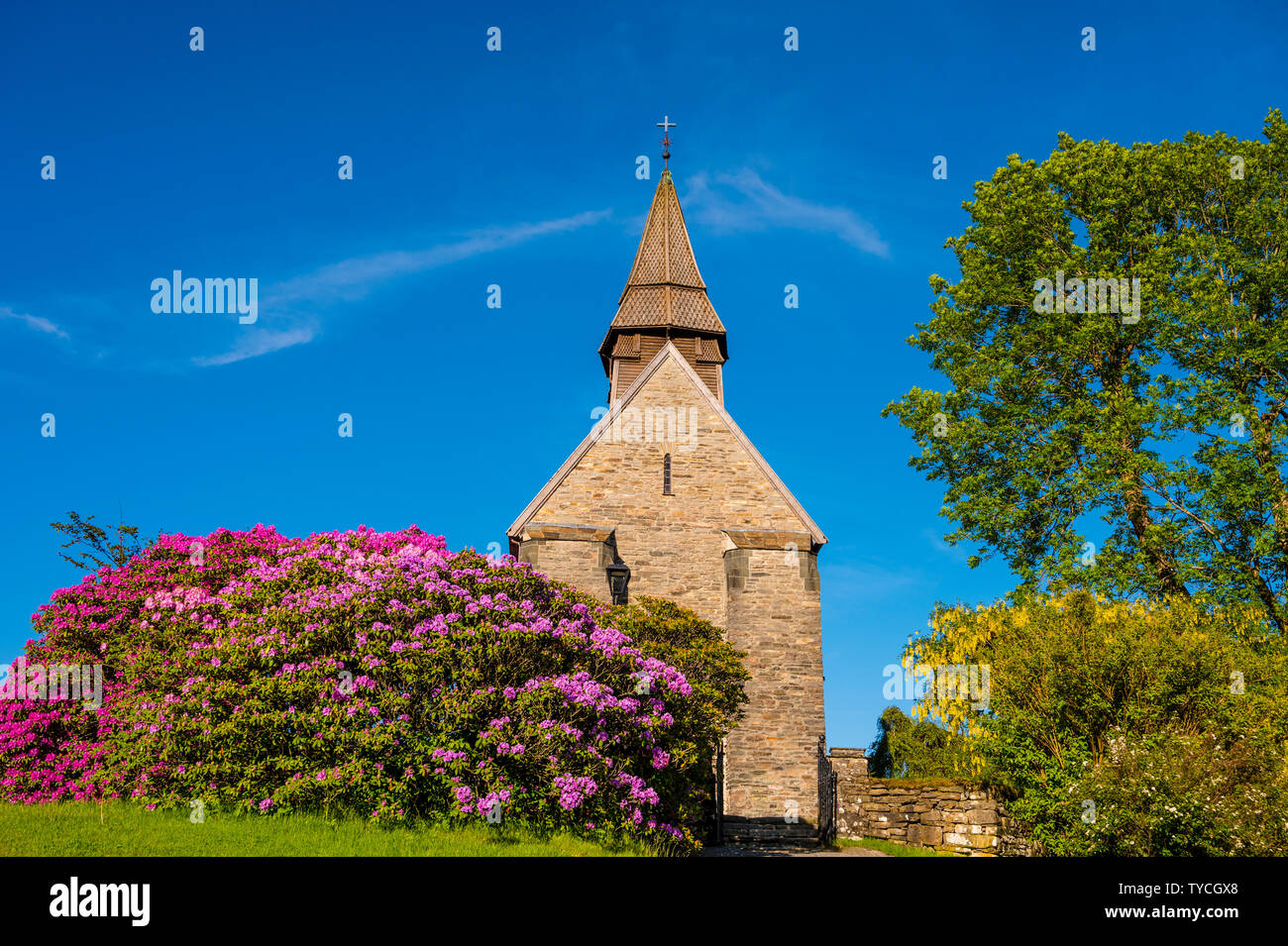 Old stone church hi-res stock photography and images - Alamy