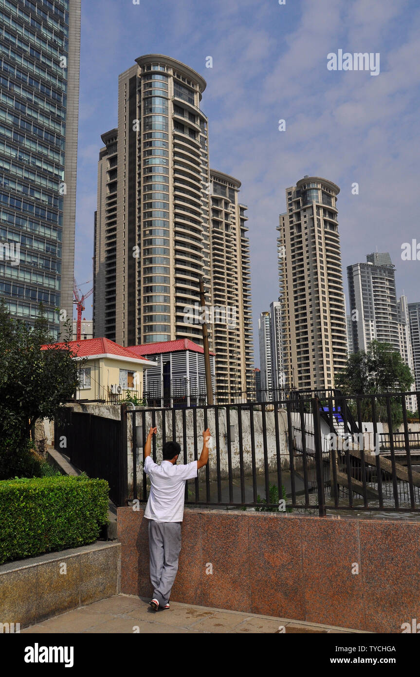 restaurant worker takes a break in Shanghai China Stock Photo - Alamy