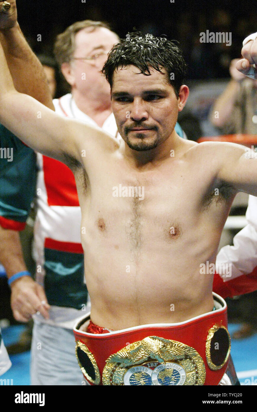 Javier Jauregui, of Mexico won the vacant IBF Lightweight championship ...