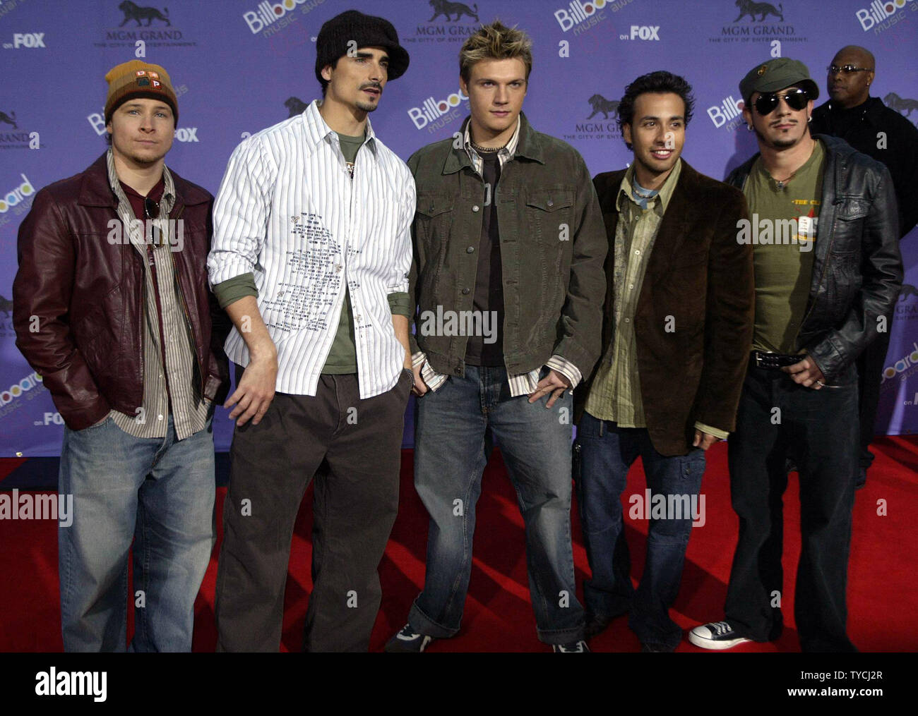 American Idols Kelly Clarkson at the Billboard 2003 Music Awards at MGM ...