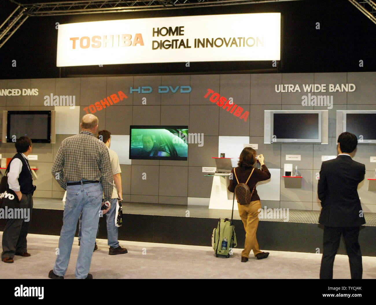 Toshiba television hi-res stock photography and images - Alamy