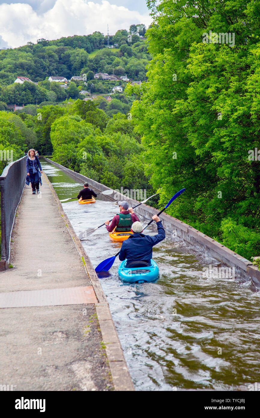 Three kayakers leave the Trevor Basin on the Llangollen Canal and set ...
