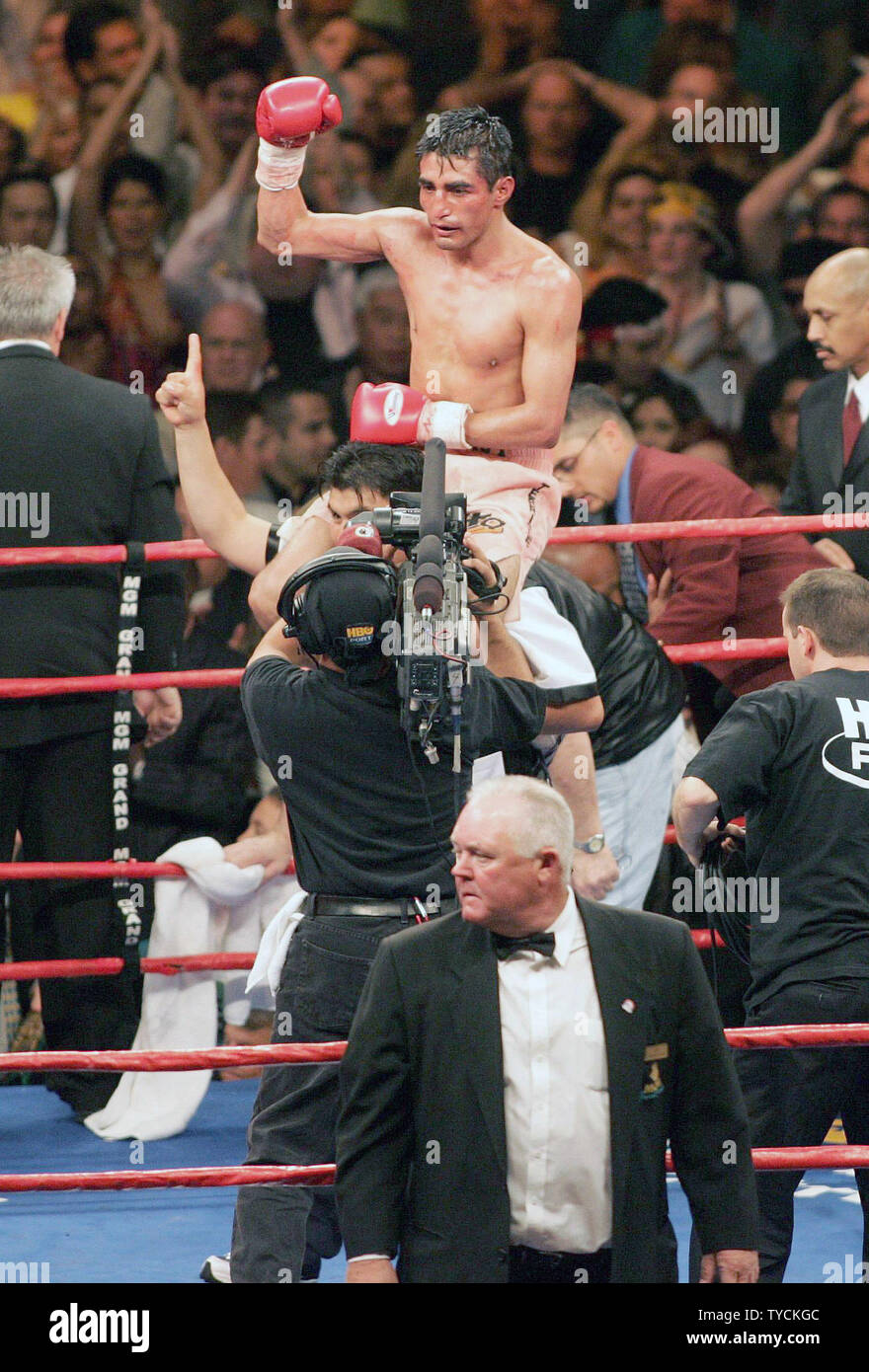 Eric Morales of Tijuana, Mexico celebrates winning the Super ...