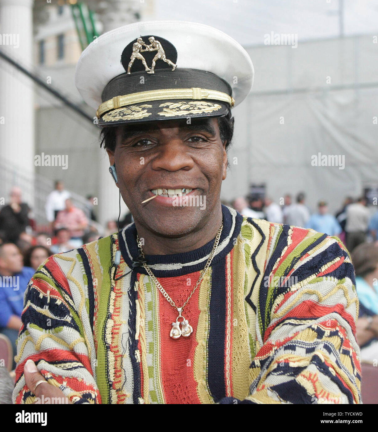 Cutman hi-res stock photography and images - Alamy