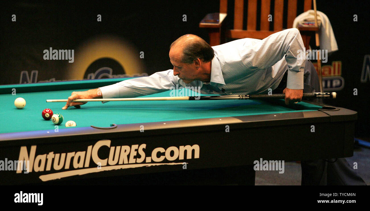Mens champion Mike Sigel competes in the Intenational Pool Tour Worlds ...
