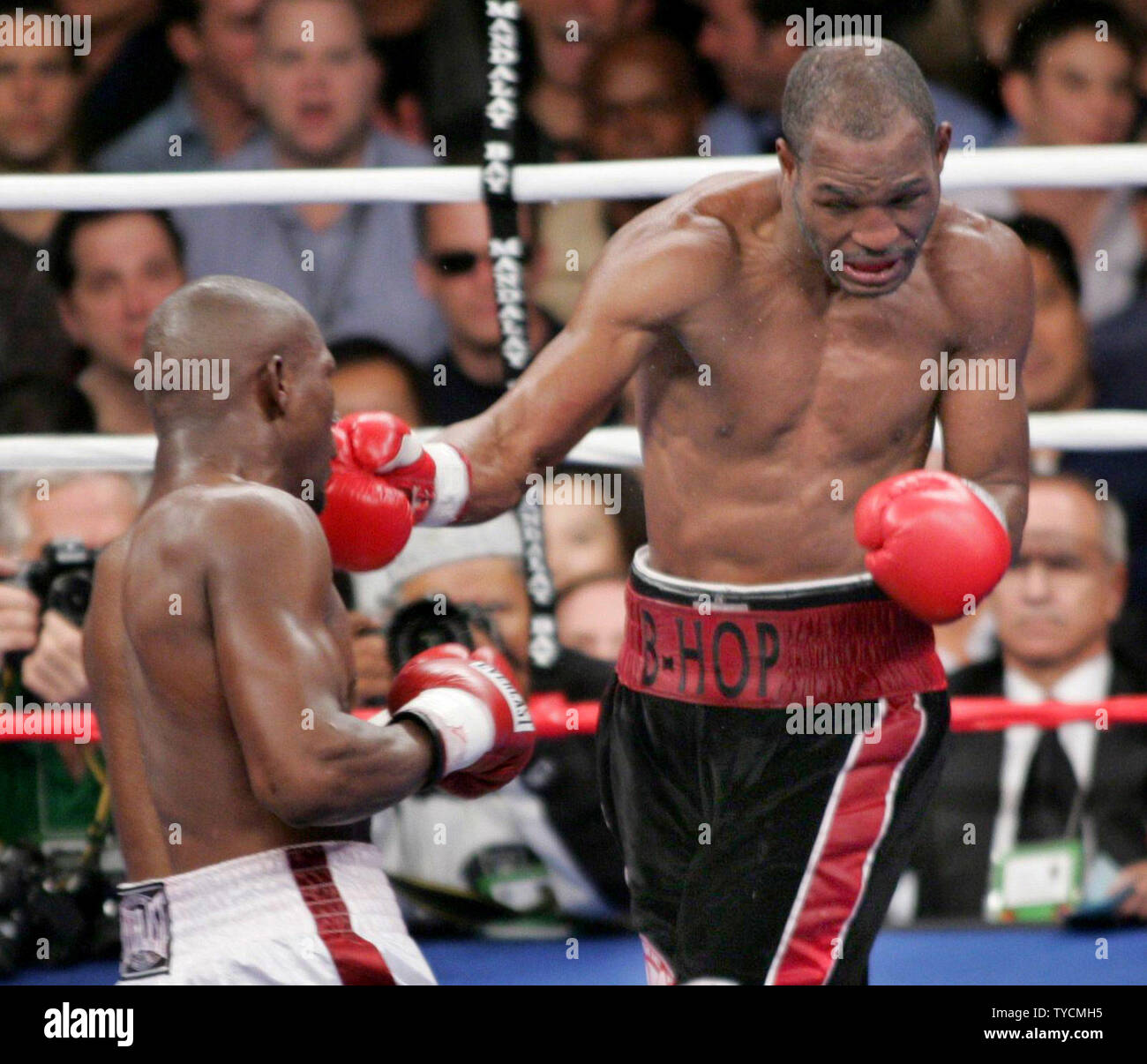 Former Middleweight champion Bernard Hopkins attacks champion Jermaine ...
