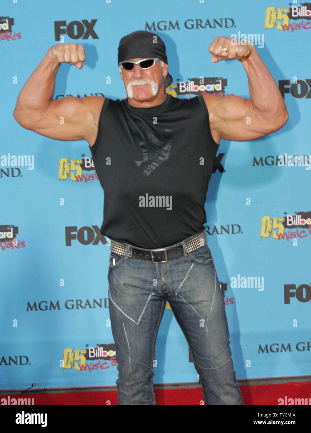 Actor/wrestler Hulk Hogan displays his famed muscle structure as he ...