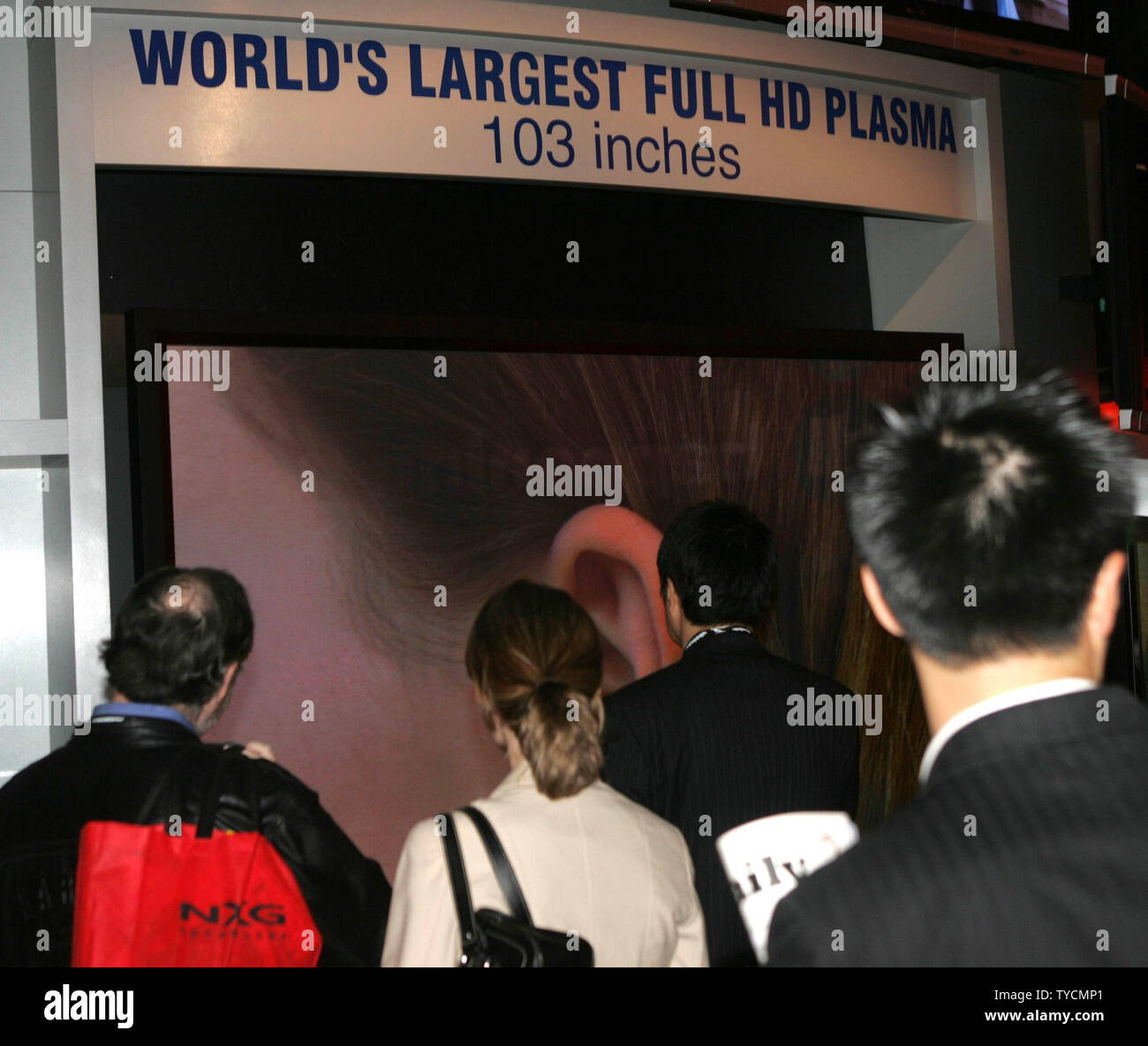 Panasonic plasma hi-res stock photography and images - Alamy