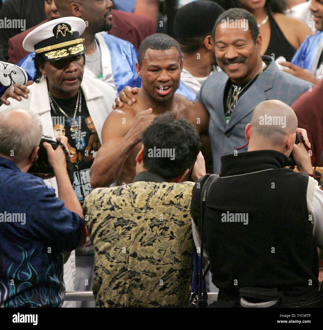 Shane Mosley of Pomona, CA with trainer Cassius Greene (L) and Shanes ...