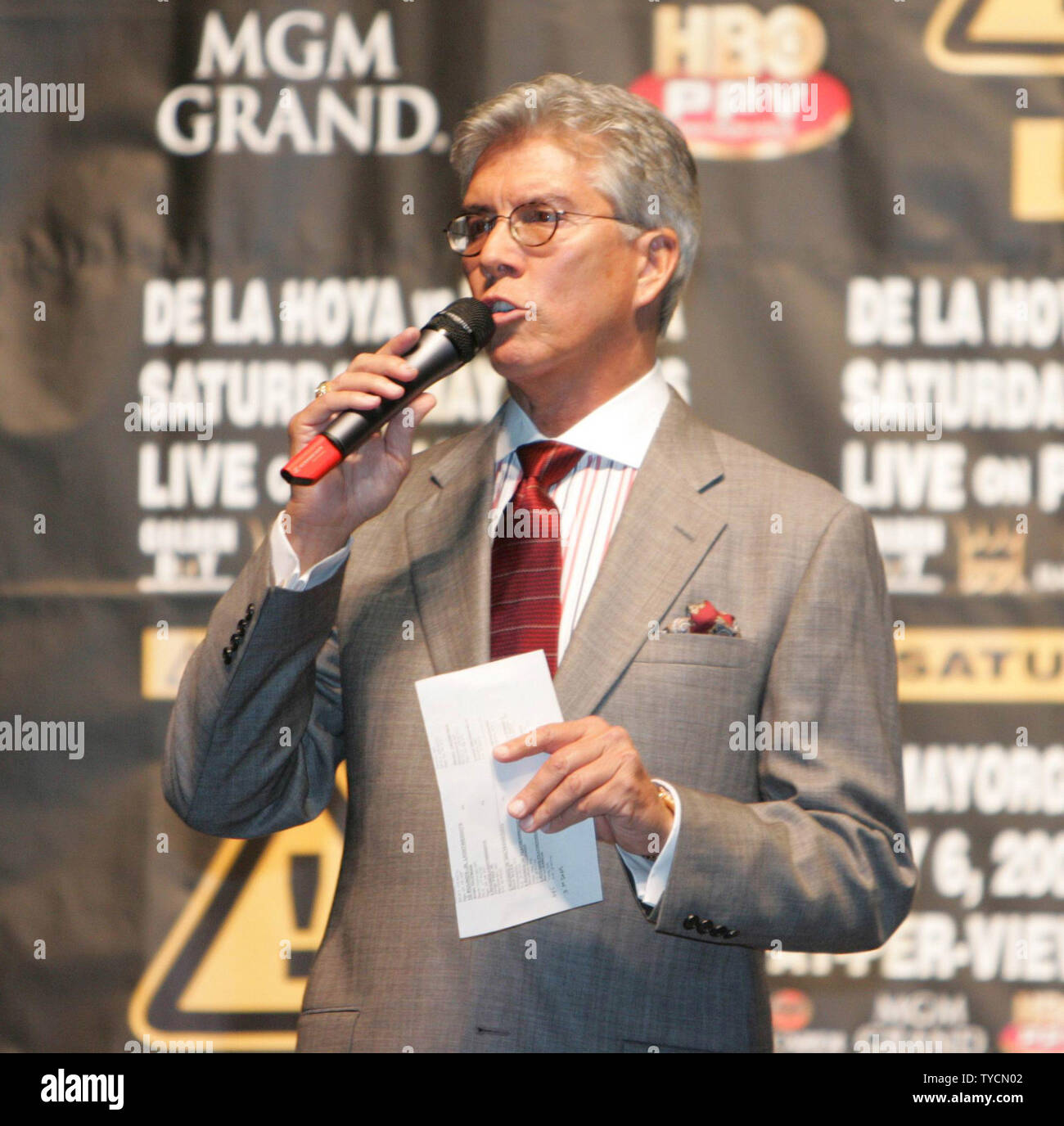 Michael Buffer announces the weigh in of Oscar De La Hoya of East LA ...