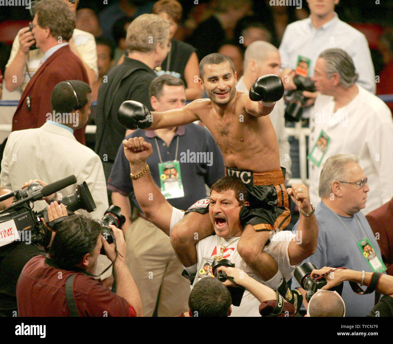 Flyweight champion Vic Darchinyan of Australia celebrates his knockout ...
