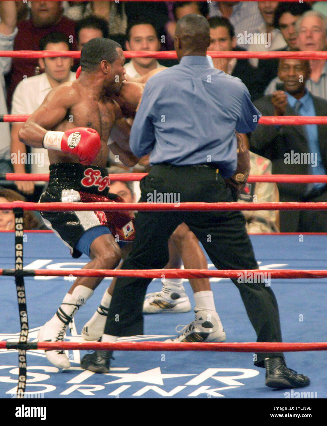 Referee Ken Bayless stops the fight between Sugar Shane Mosley and ...