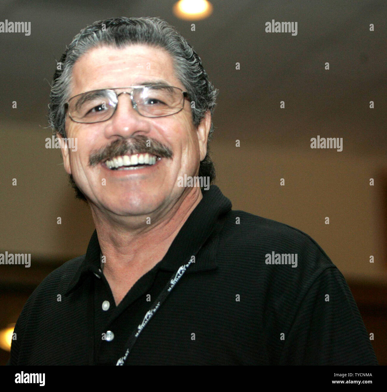 Cut-man Jake "Stitch" Duran waits for the fight between champion ...