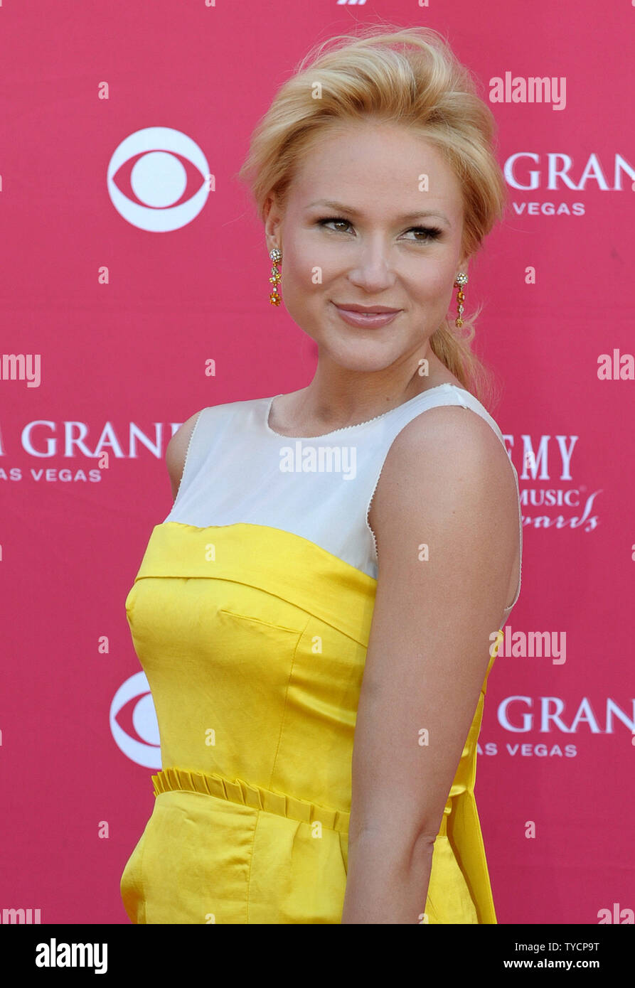 Jewel singer hi-res stock photography and images - Alamy