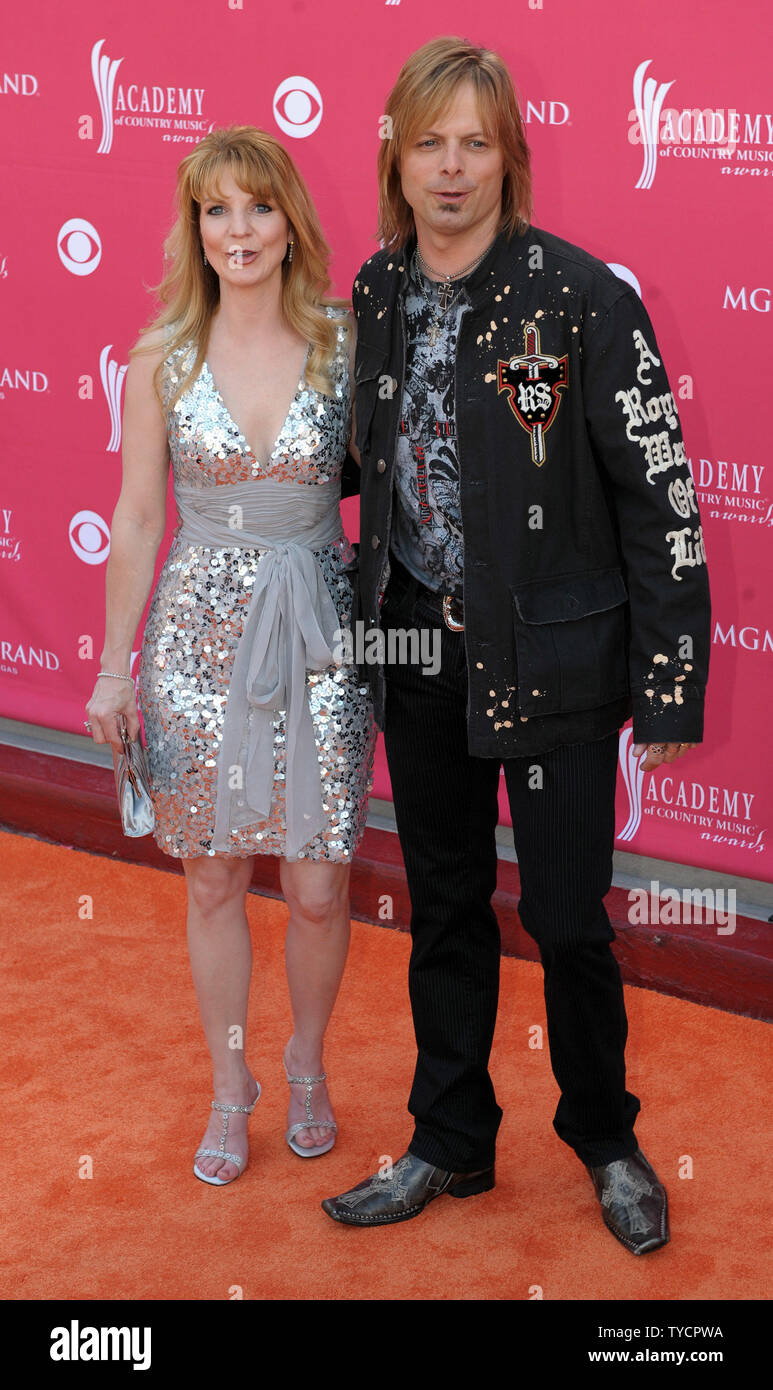 (L-R) Musicians Elaine Roy and Lee Roy of The Roys arrive for the 43rd ...