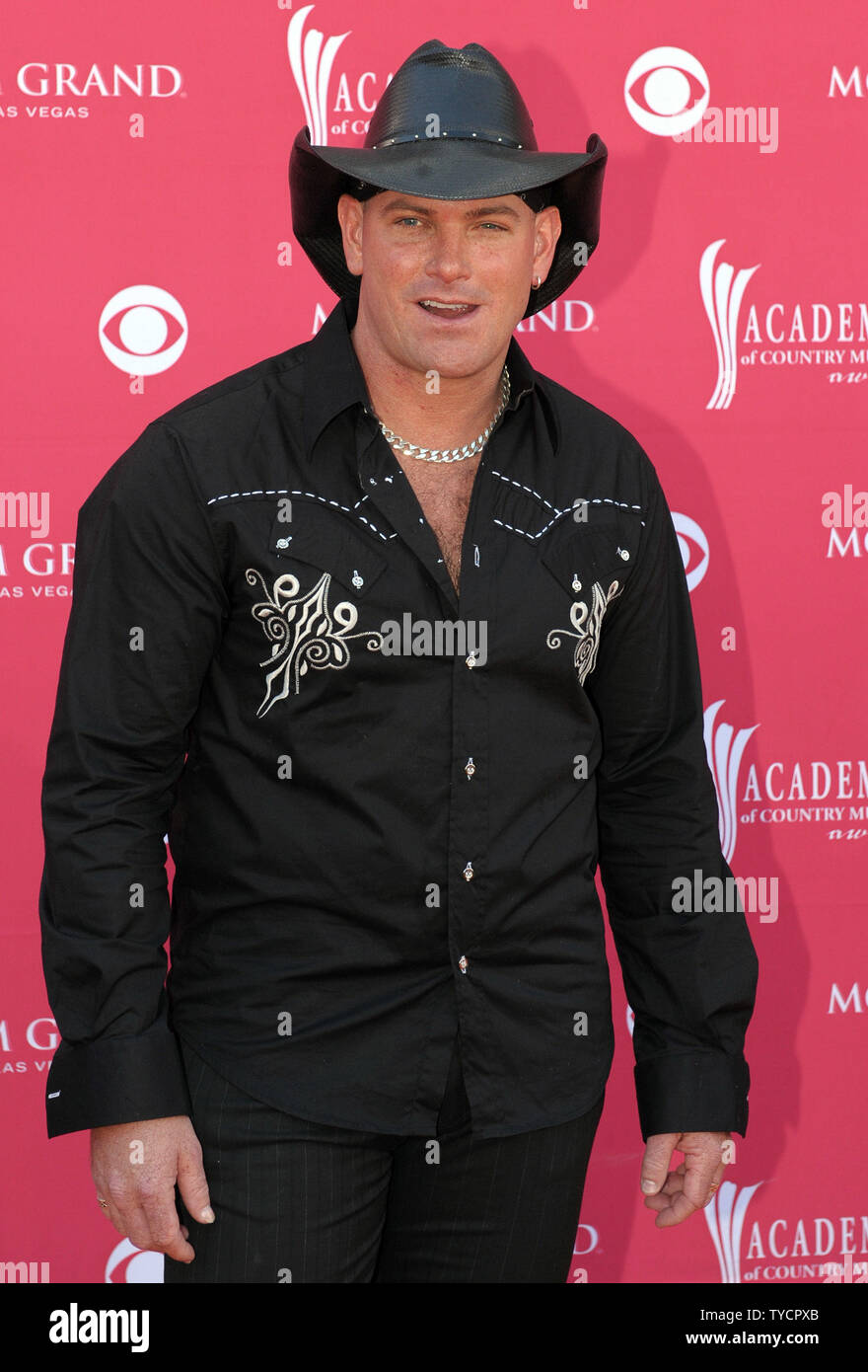 Keith Anderson arrives for the 43rd Academy of Country Music Awards at ...