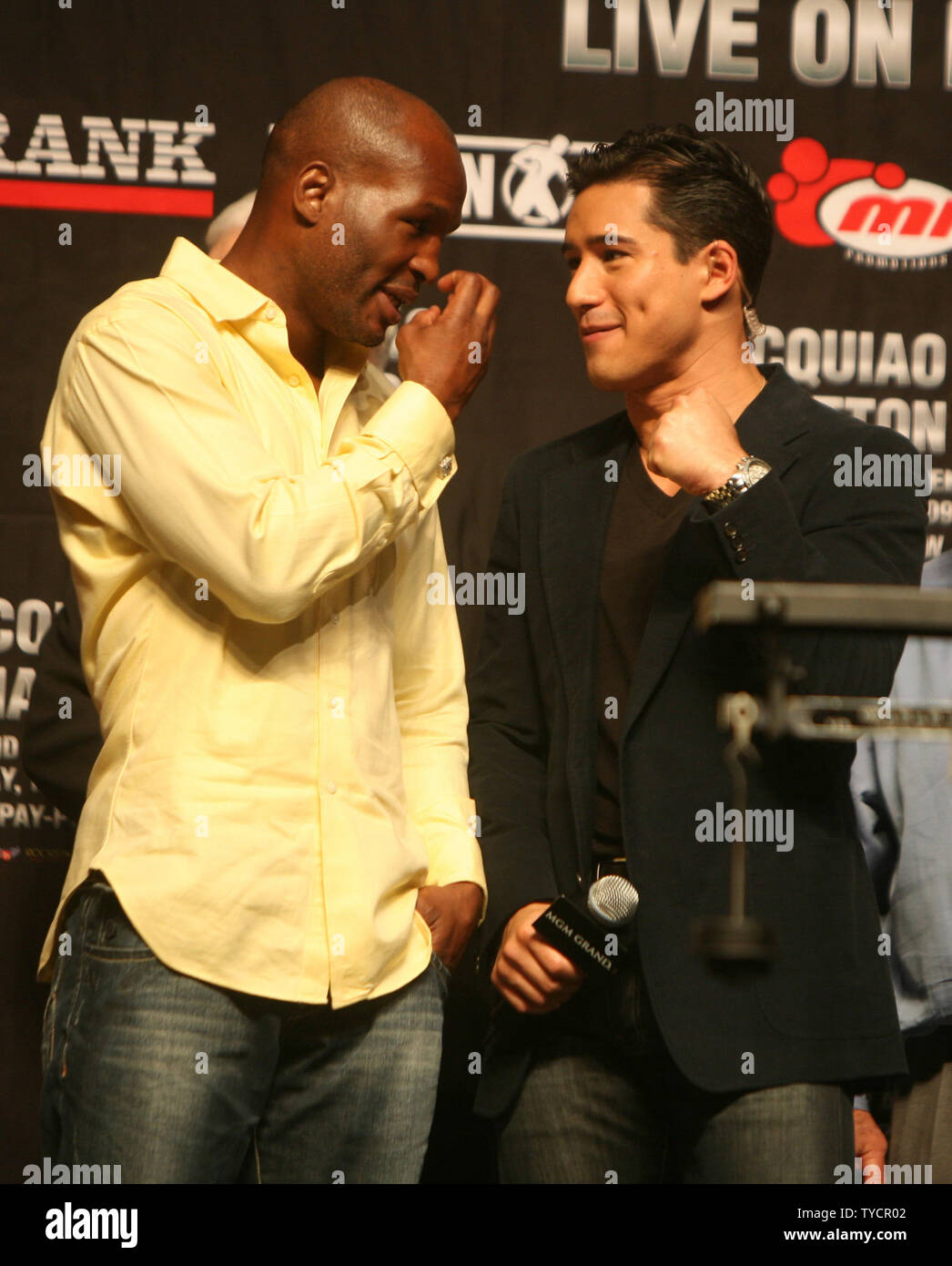 Former champion Bernard Hopkins and actor-announcer Mario Lopez (R ...