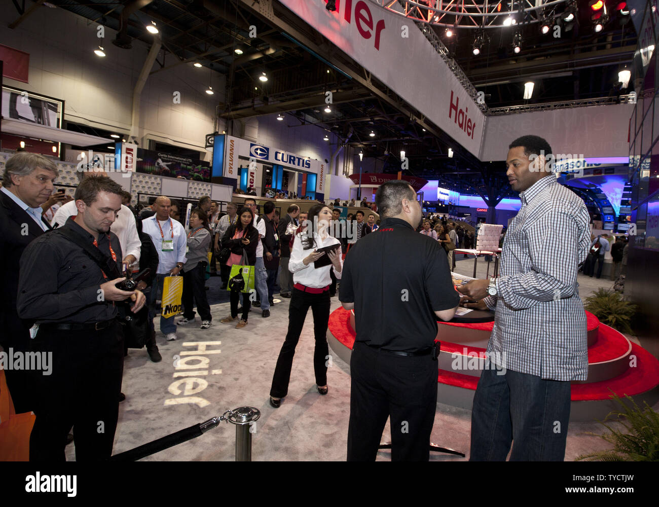 R electronics hi-res stock photography and images - Alamy