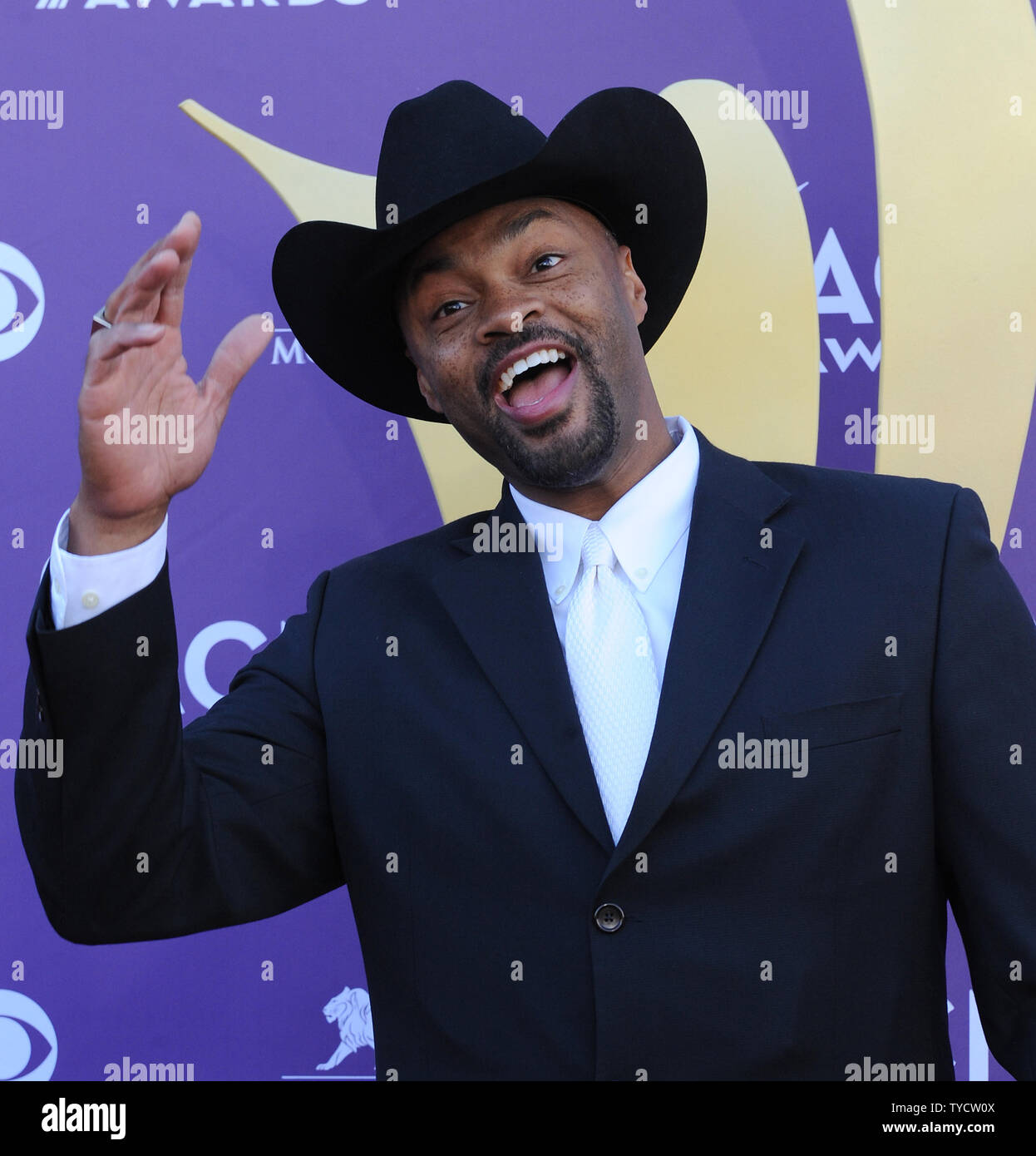 Cowboy Troy arrives at the 47th annual Academy of Country Music Awards ...
