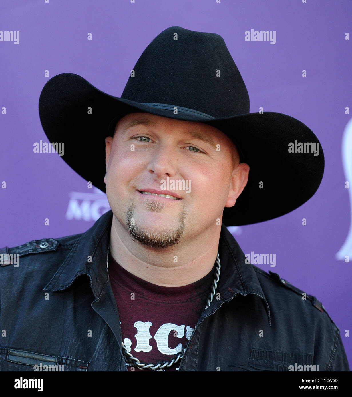 Musician Darren Warren arrives at the 47th annual Academy of Country ...