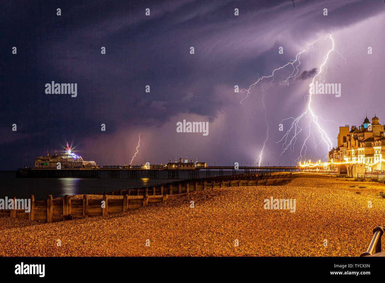 Electric shock lightning thunderbolt hi-res stock photography and ...