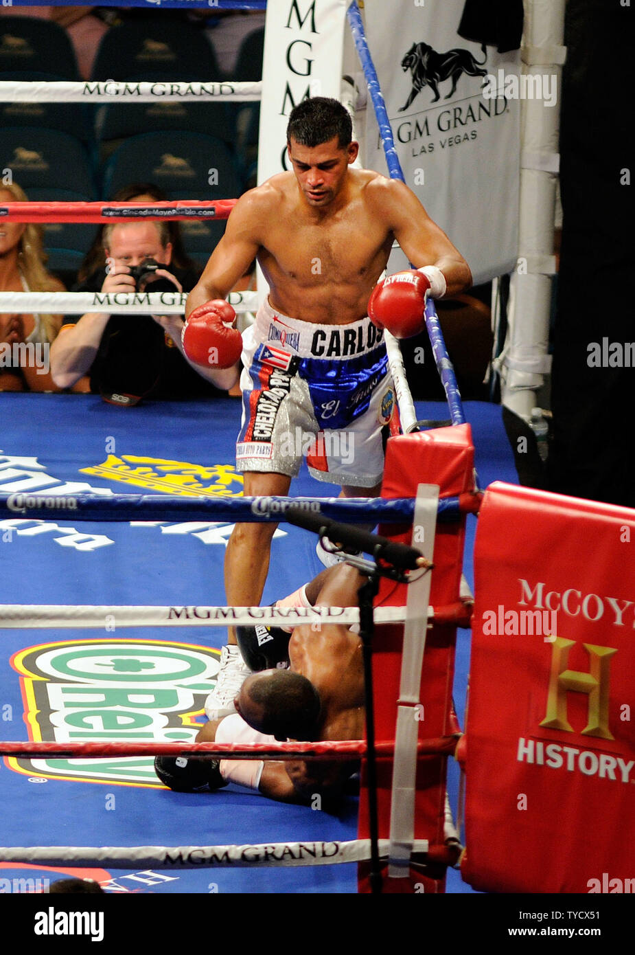 Boxer Carlos Quintana, of Puerto Rico knocks out DeAndre Latimore of Las Vegas, Nev. during the ...