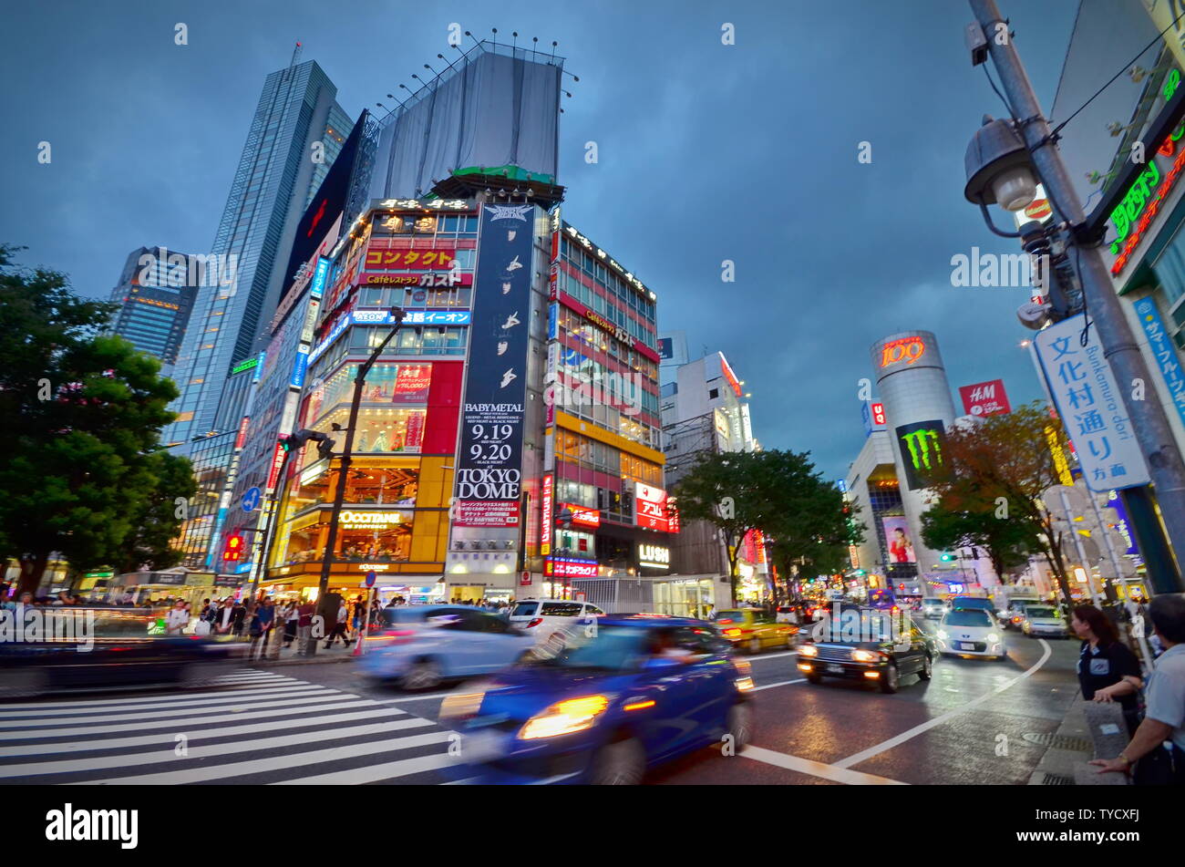 Shibuya intersection in Tokyo Stock Photo - Alamy