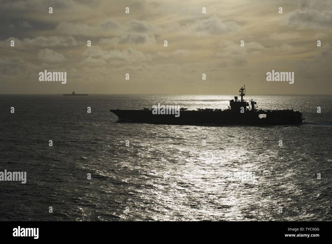 PACIFIC OCEAN (Oct. 31, 2016) The aircraft carriers USS Carl Vinson ...