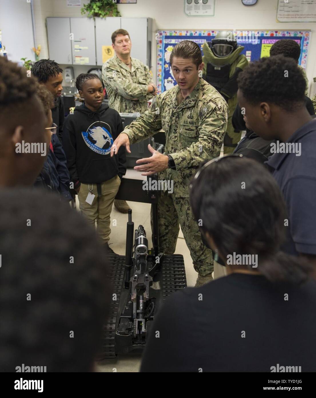 BATON ROUGE, La. (Nov. 1, 2016) — Petty Officer 1st Class Evan Dean ...