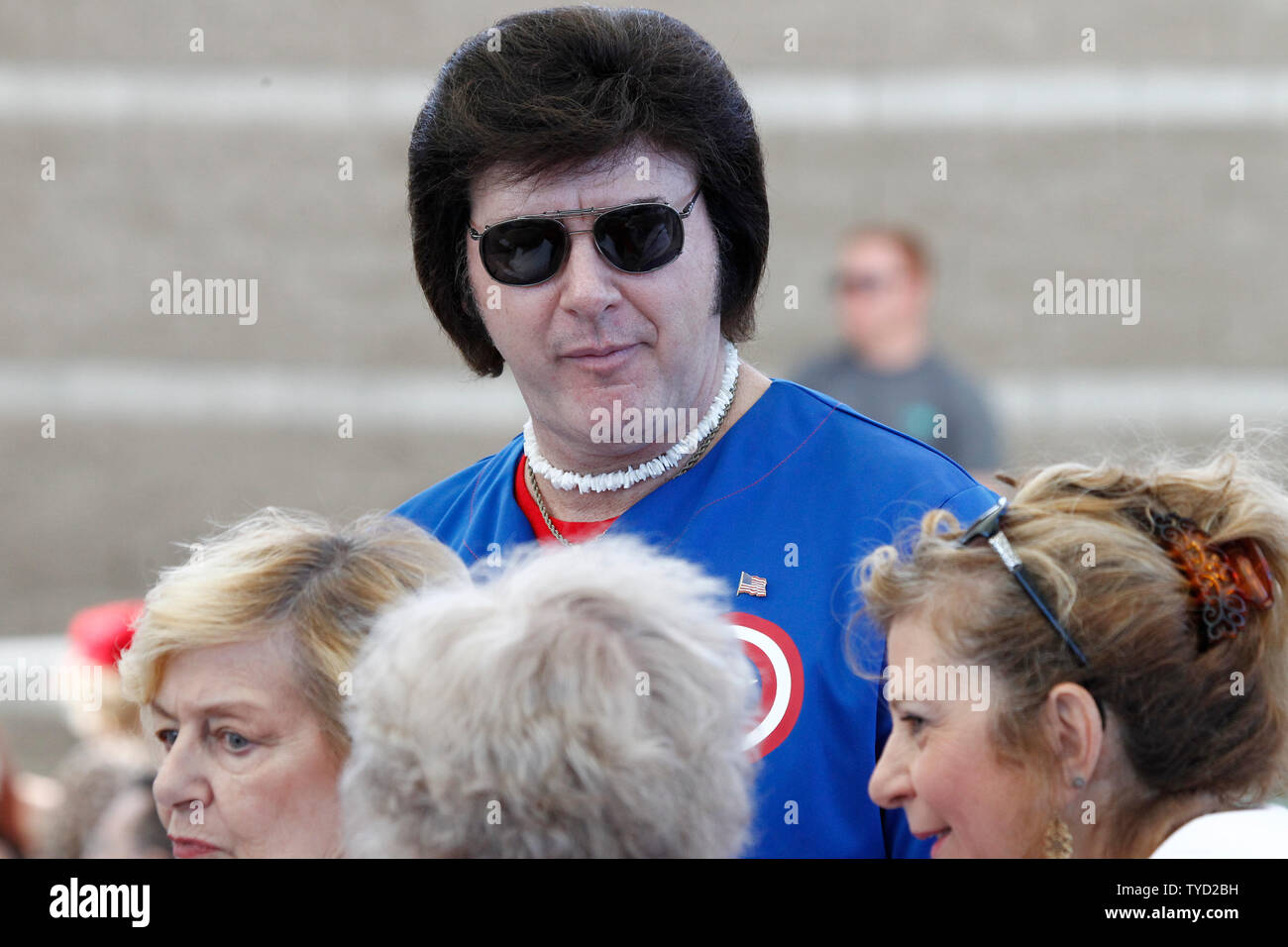 An Elvis Presley impersonator arrives for a rally for Republican ...