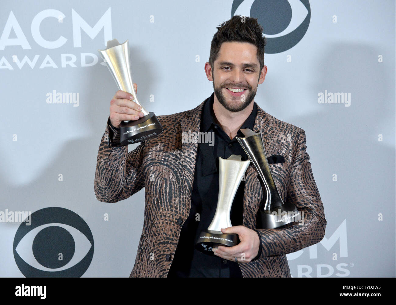 Recording artist Thomas Rhett , winner of the Male Vocalist of the Year ...