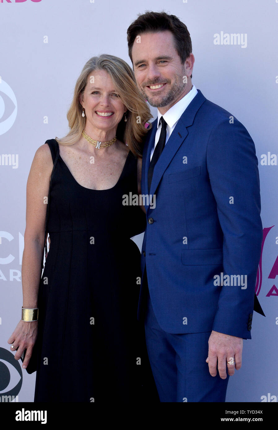 Patty Hanson (L) and recording artist-actor Charles Este attend the ...