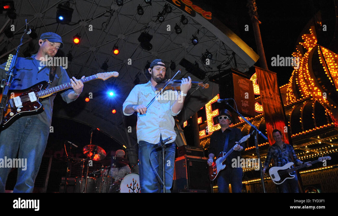 Randy rogers of the randy rogers band hi-res stock photography and ...