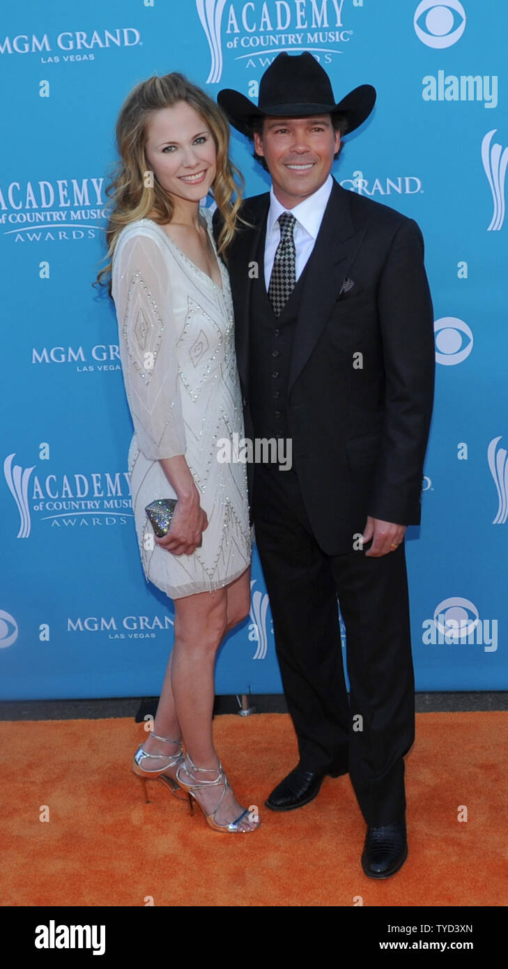 Clay Walker and his wife Jessica arrrive on the Orange Carpet at the ...
