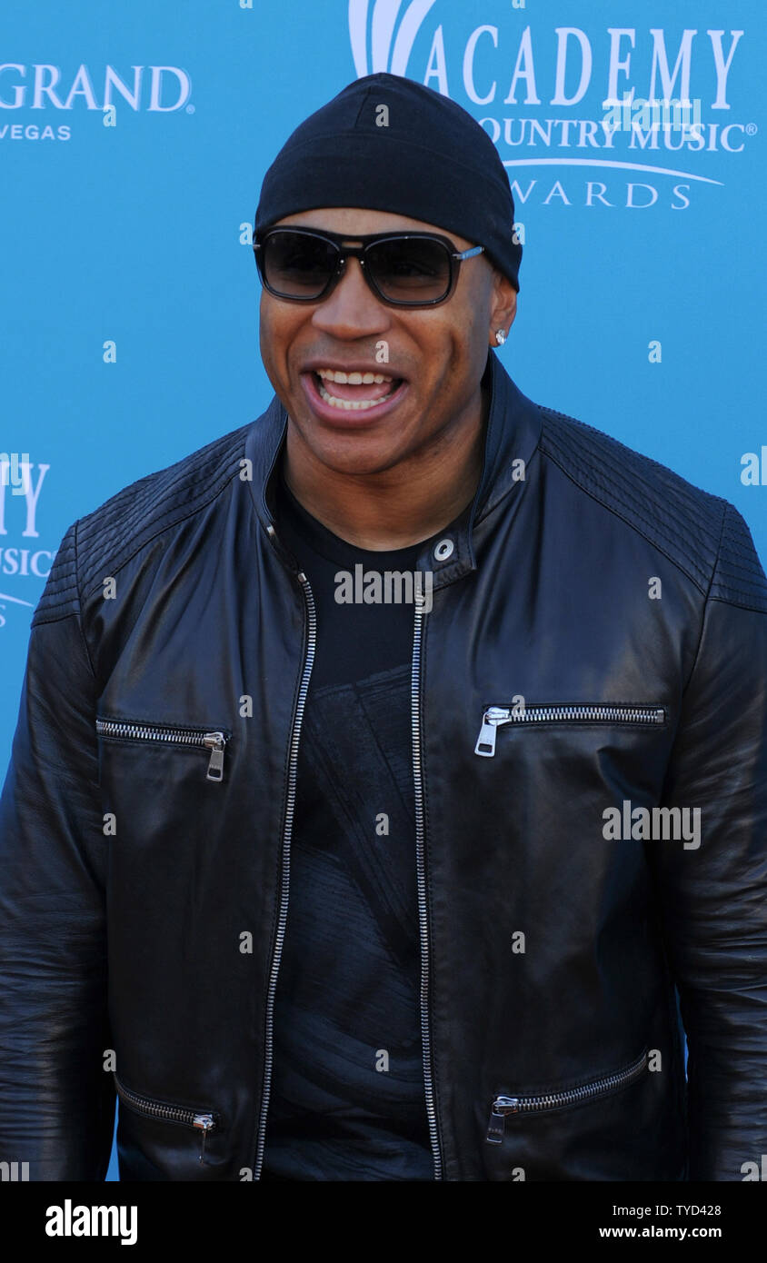 LL Cool J arrives on the Orange Carpet at the Academy of Country Music ...