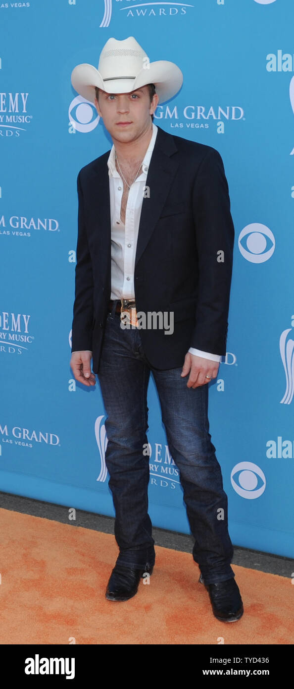 Justin Moore arrives on the Orange Carpet at the Academy of Country ...