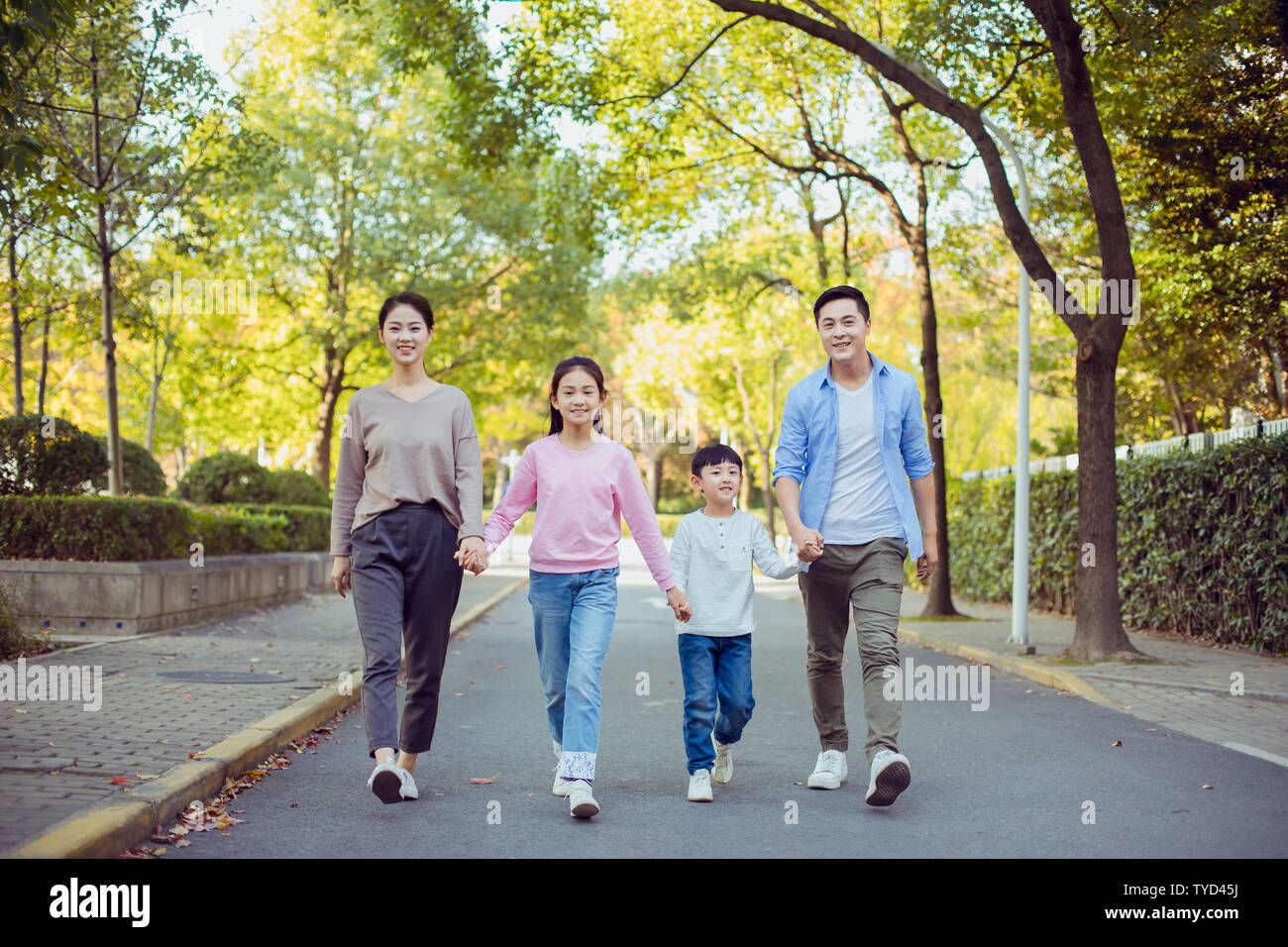 Chinese parents and child china hi-res stock photography and images - Alamy