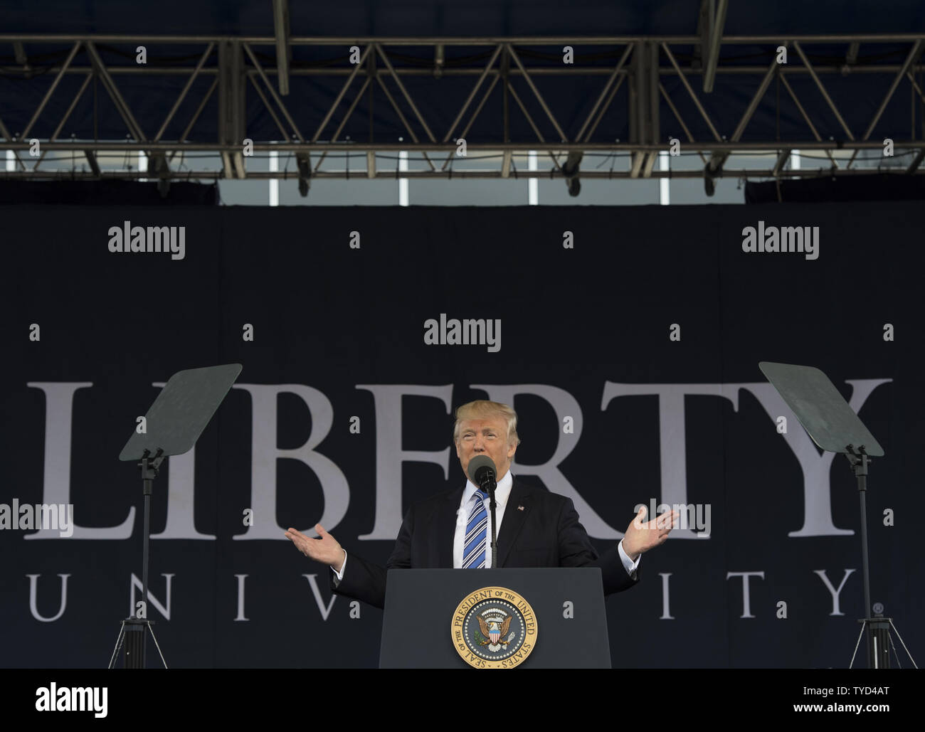 President Donald Trump delivers the commencement speech for Liberty ...