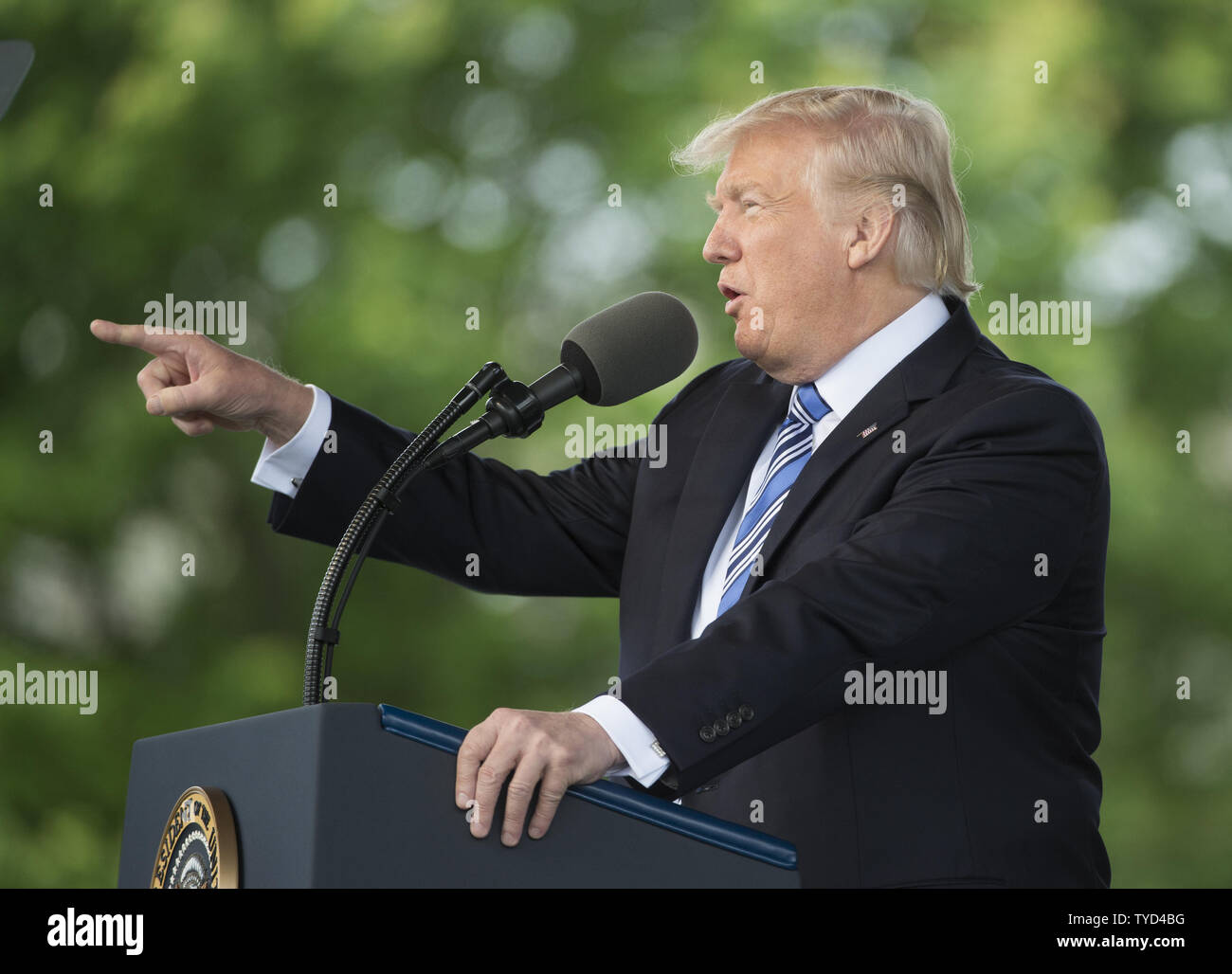 President Donald Trump delivers the commencement speech for Liberty ...