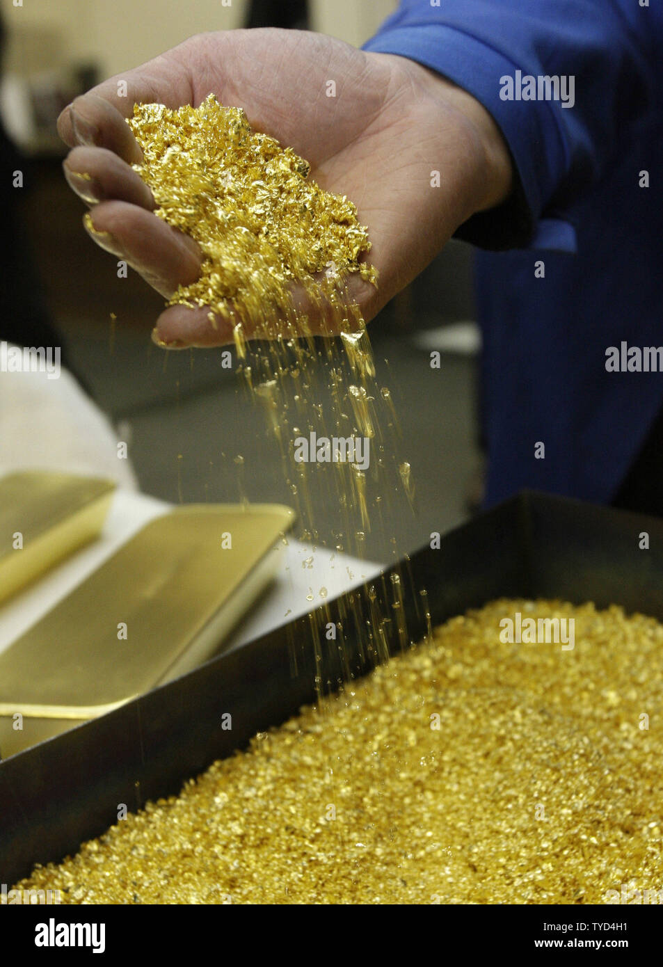 Raw gold bars hi-res stock photography and images - Alamy