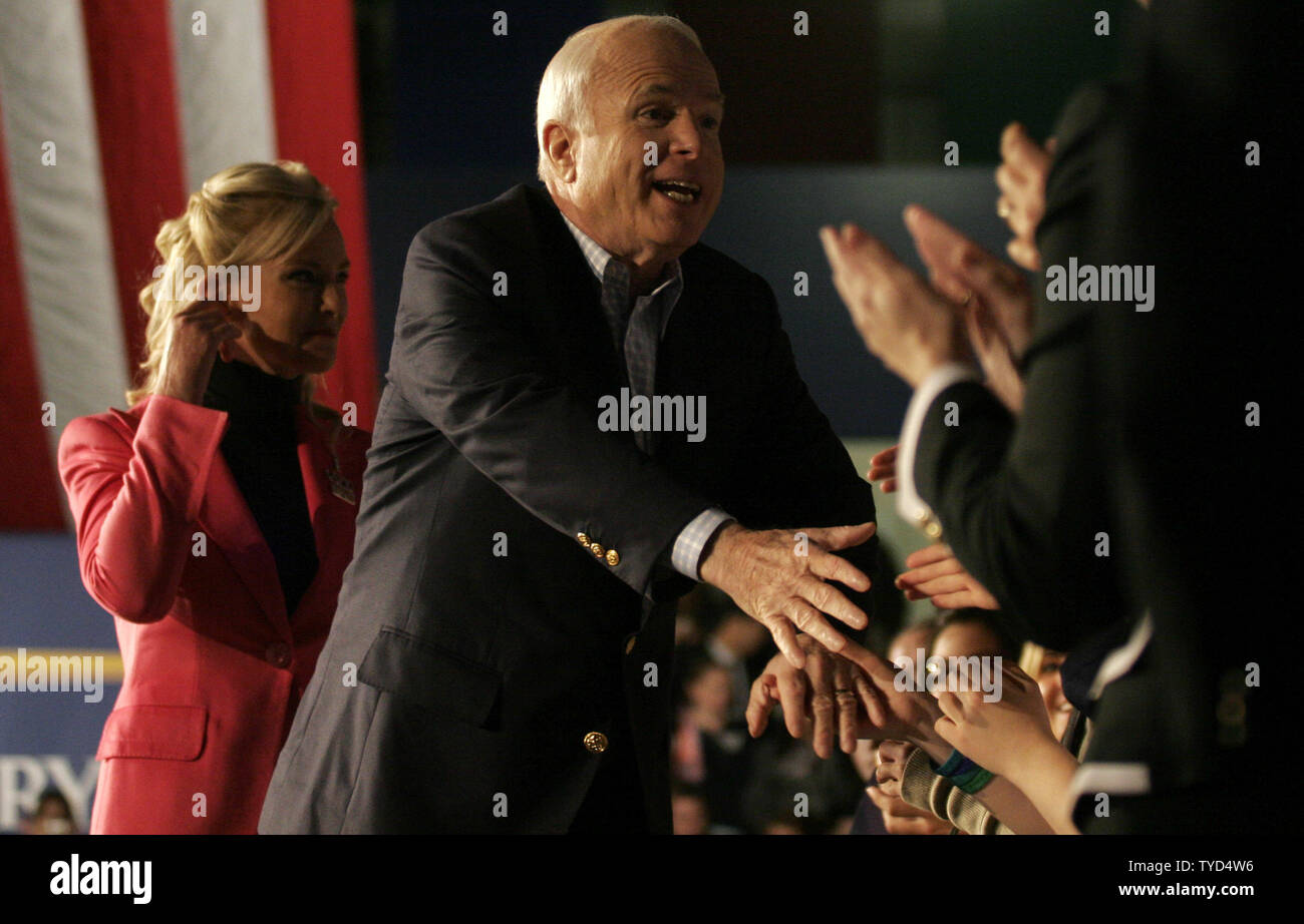 Wife shake hands hi-res stock photography and images - Alamy