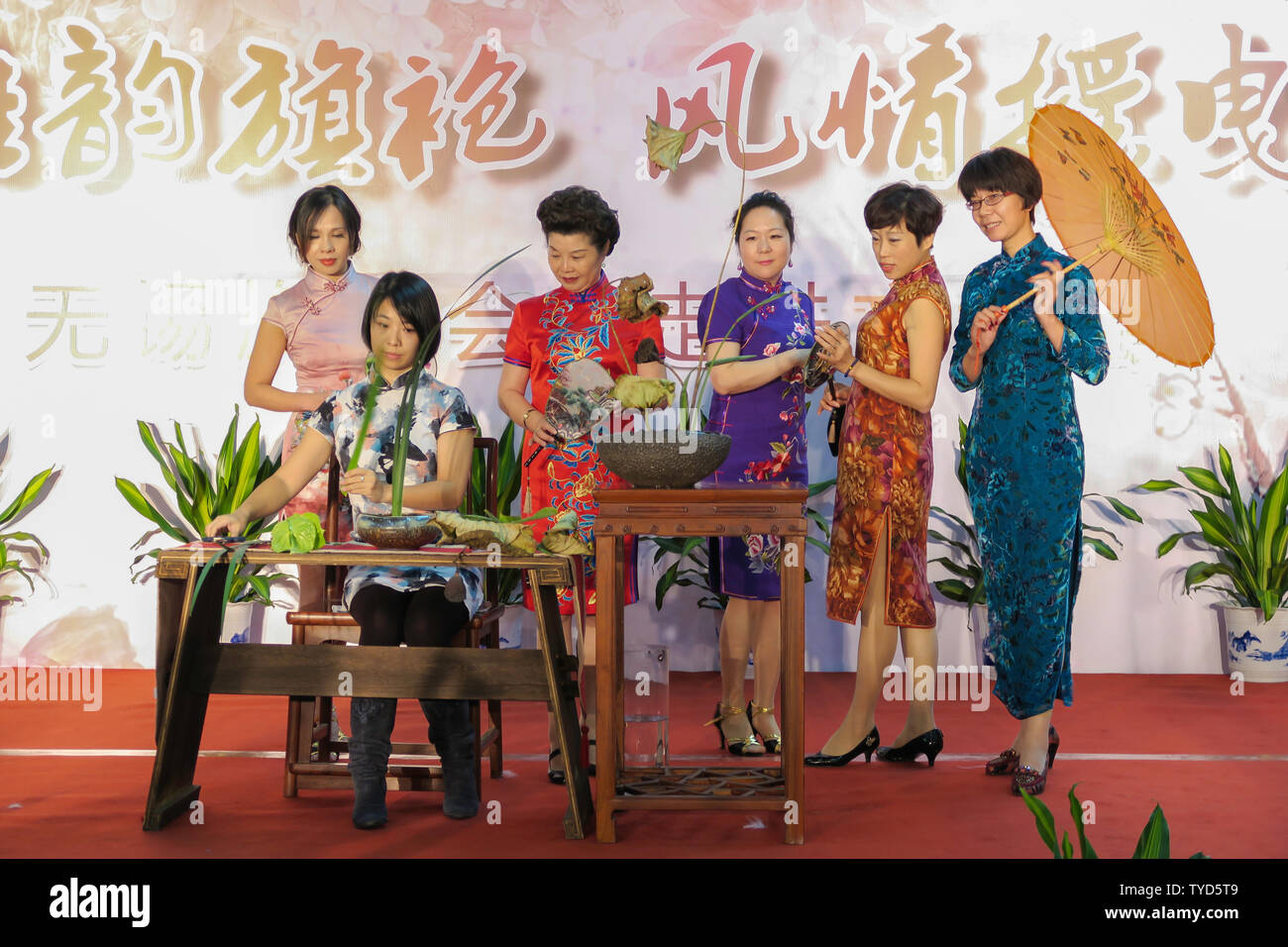 Jiangnan Qipao show Stock Photo - Alamy