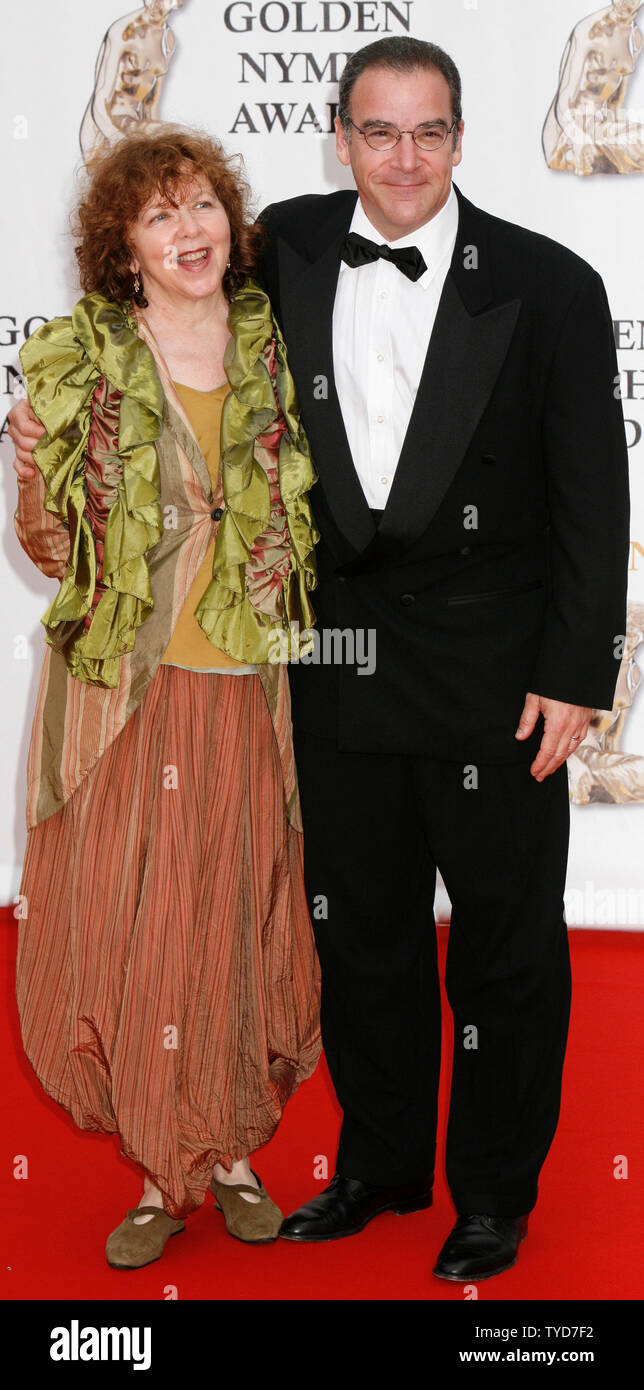 Mandy patinkin wife kathryn grody hi-res stock photography and images ...