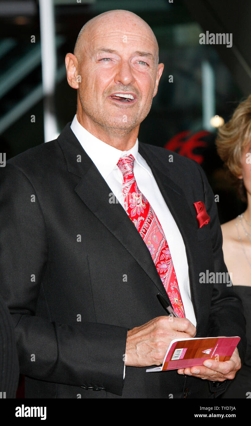 Actor Terry O'Quinn signs autographs before the closing ceremonies at ...