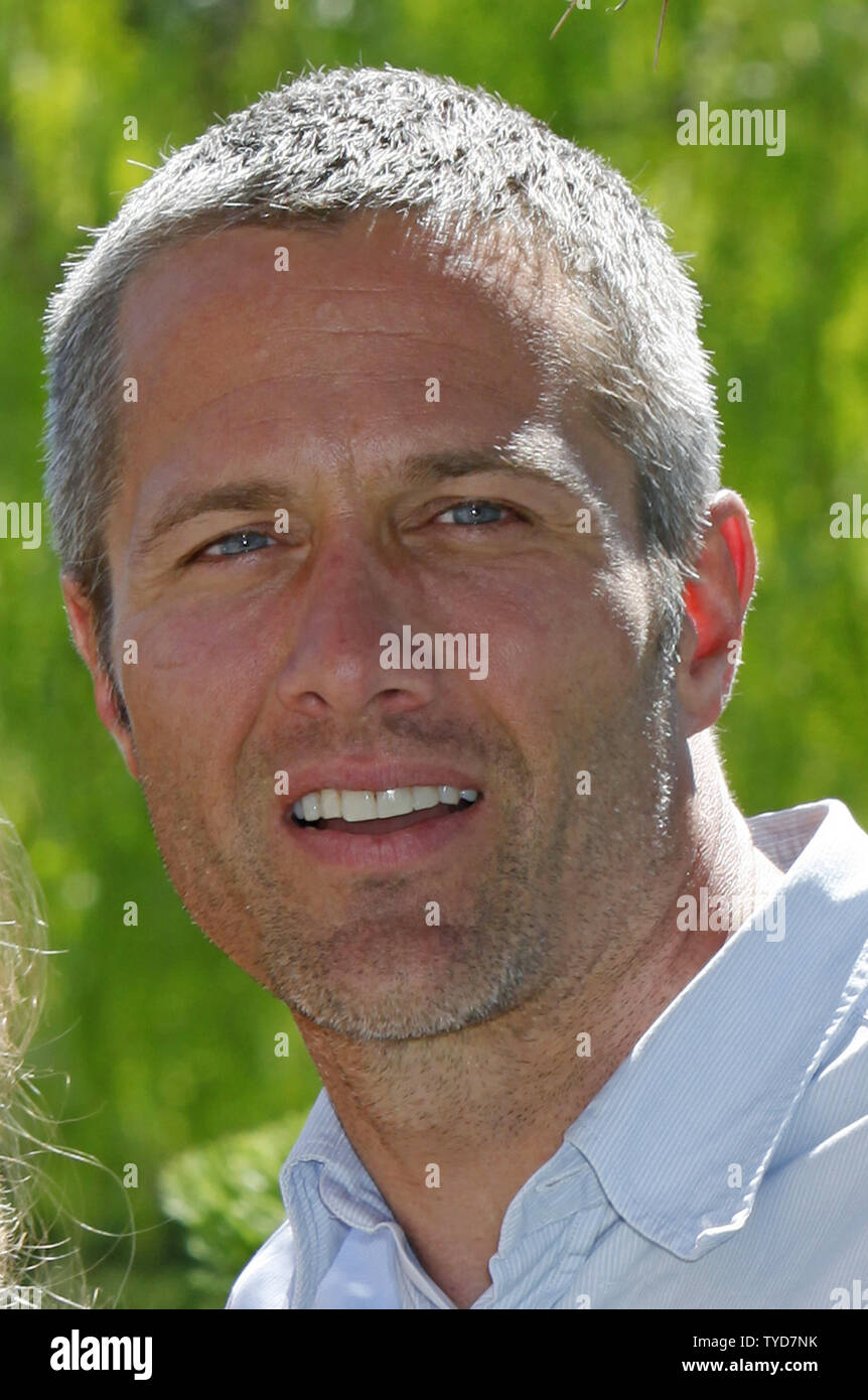 Actress Lori Loughlin and actor Rob Estes arrive at a photocall for the ...