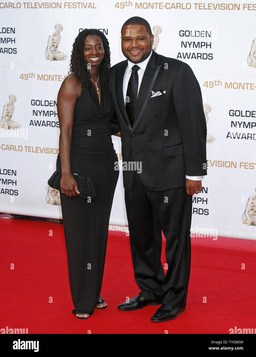 Actor Anthony Anderson and wife Alvina arrive on the red carpet before ...